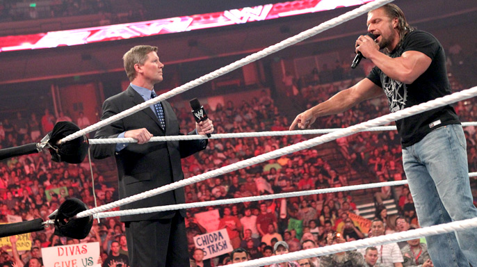 WWE In live!!!!: KEVIN NASH ATACA A TRIPLE H CON UN MAZO