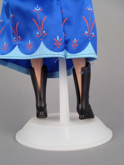 Anna and Elsa Knockoff Dolls From China | The Toy Box Philosopher