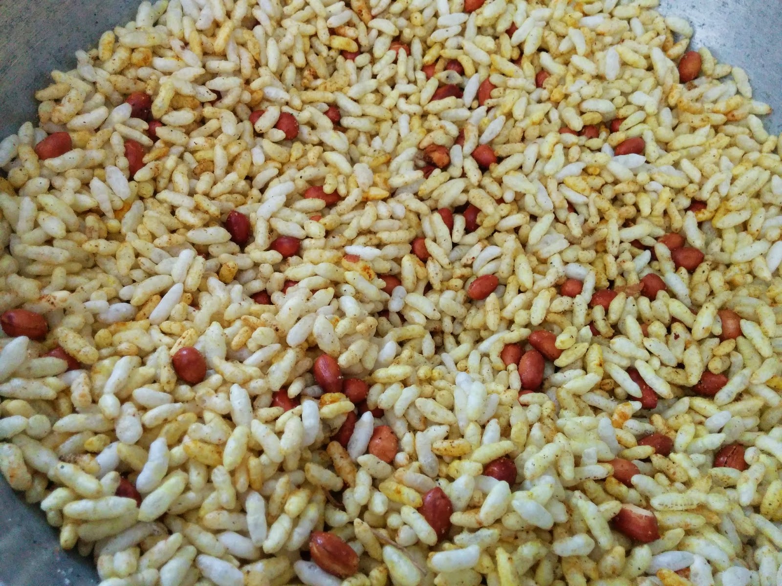 Noopur's Kitchen: healthy snacks - laai moongfali mixture (puffed rice ...