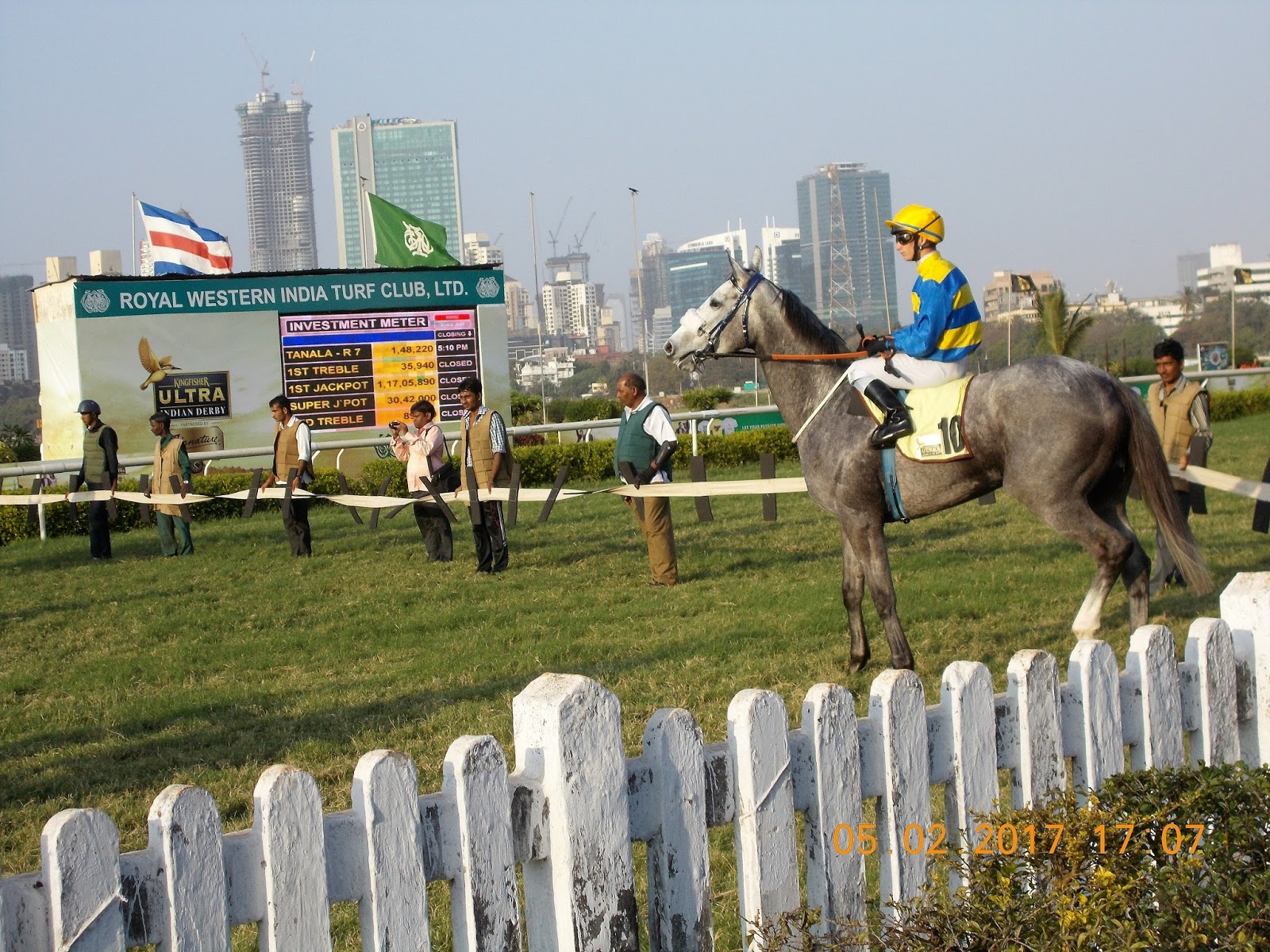 History of "Indian Derby" and "Mahalaxmi race-course".