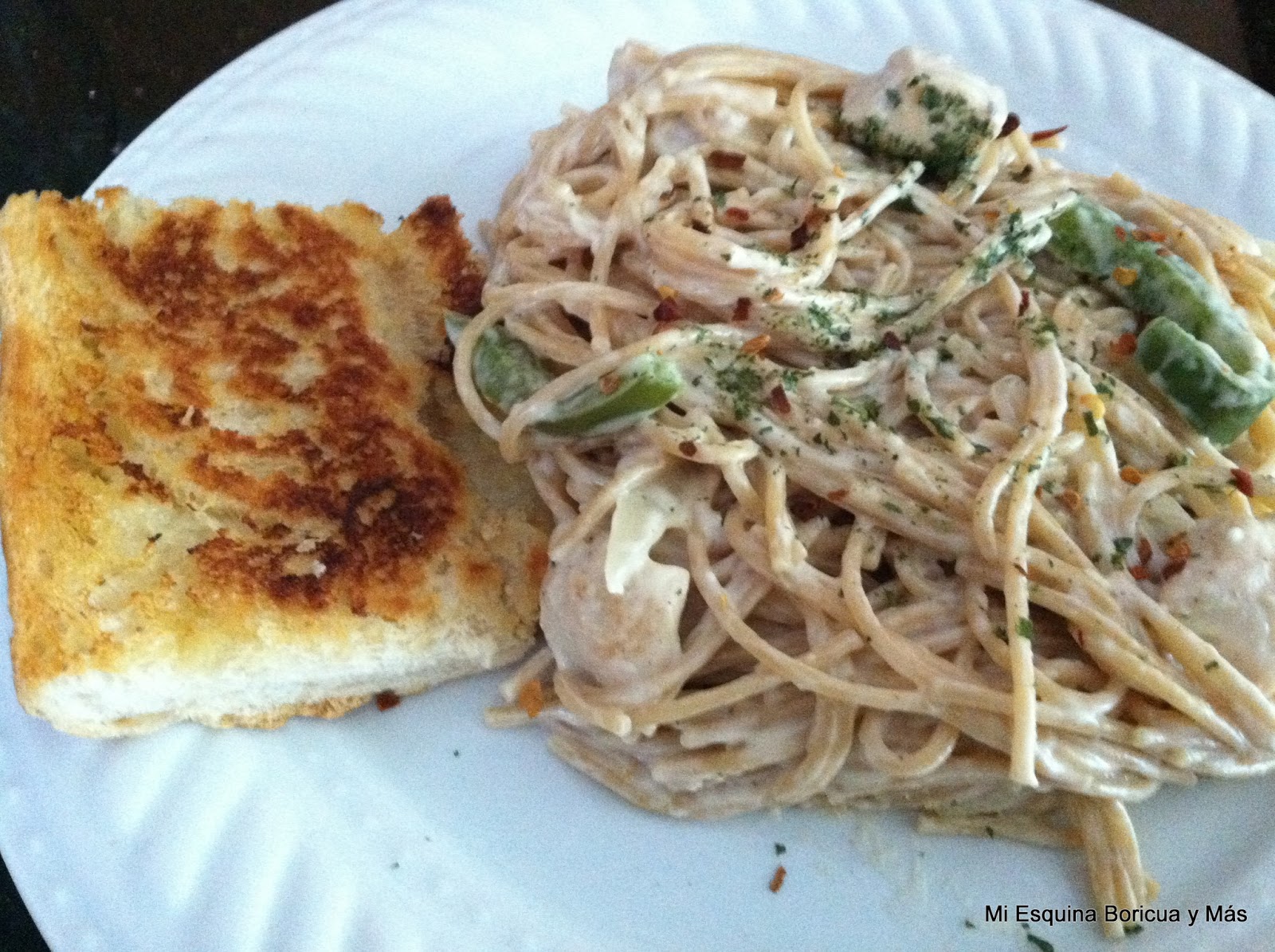 Mi Esquina Boricua y Más: Espagueti con pollo en salsa alfredo