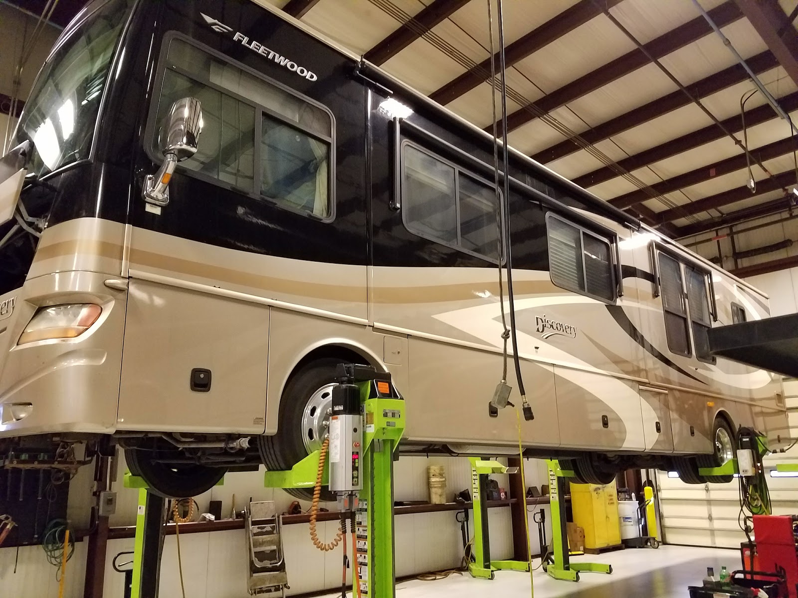 Robin & Steve In Ordinary Time: FREIGHTLINER CUSTOM CHASSIS SERVICE CENTER