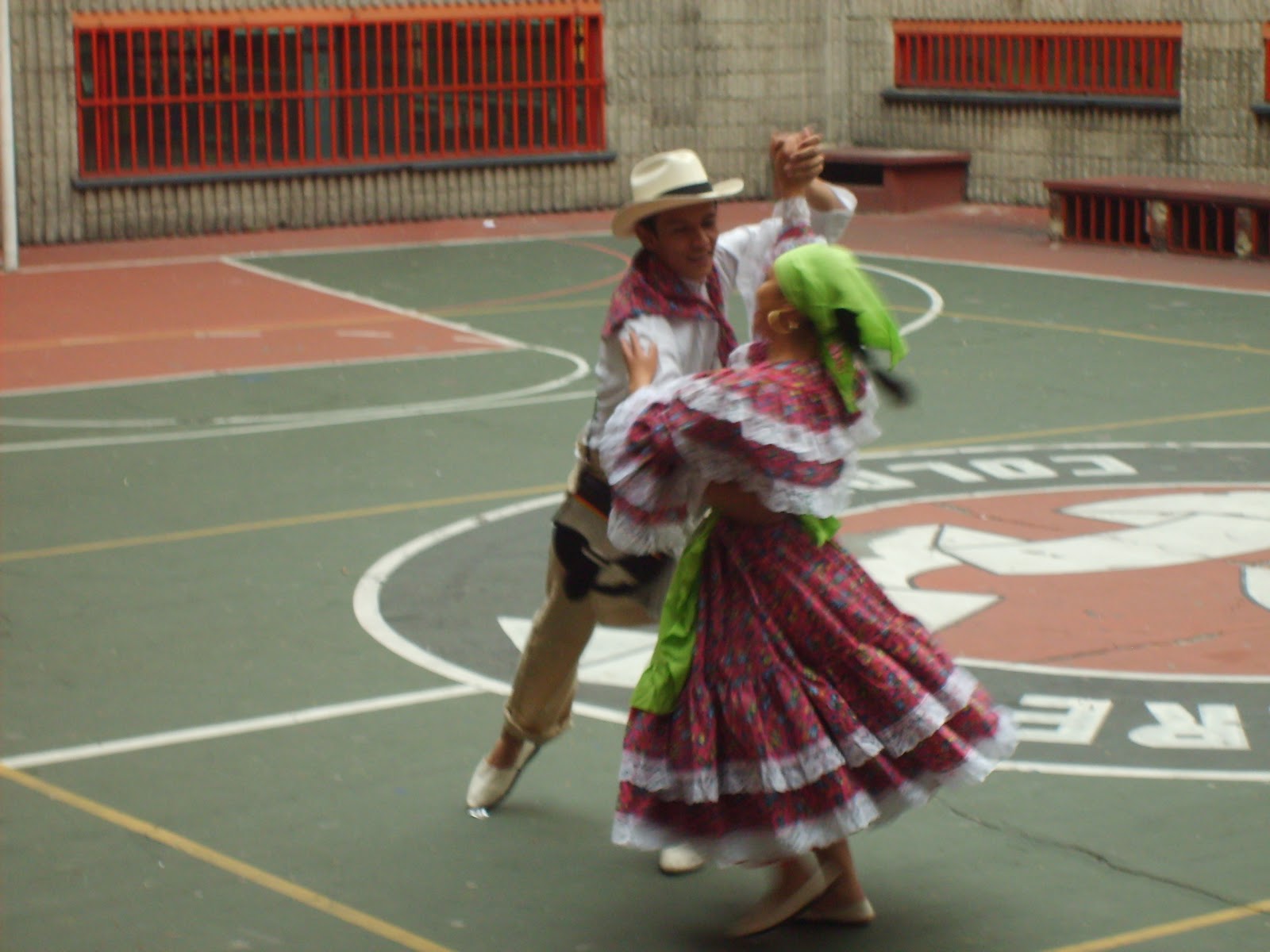 FOLCLOR COLOMBIANO: REGION ANDINA