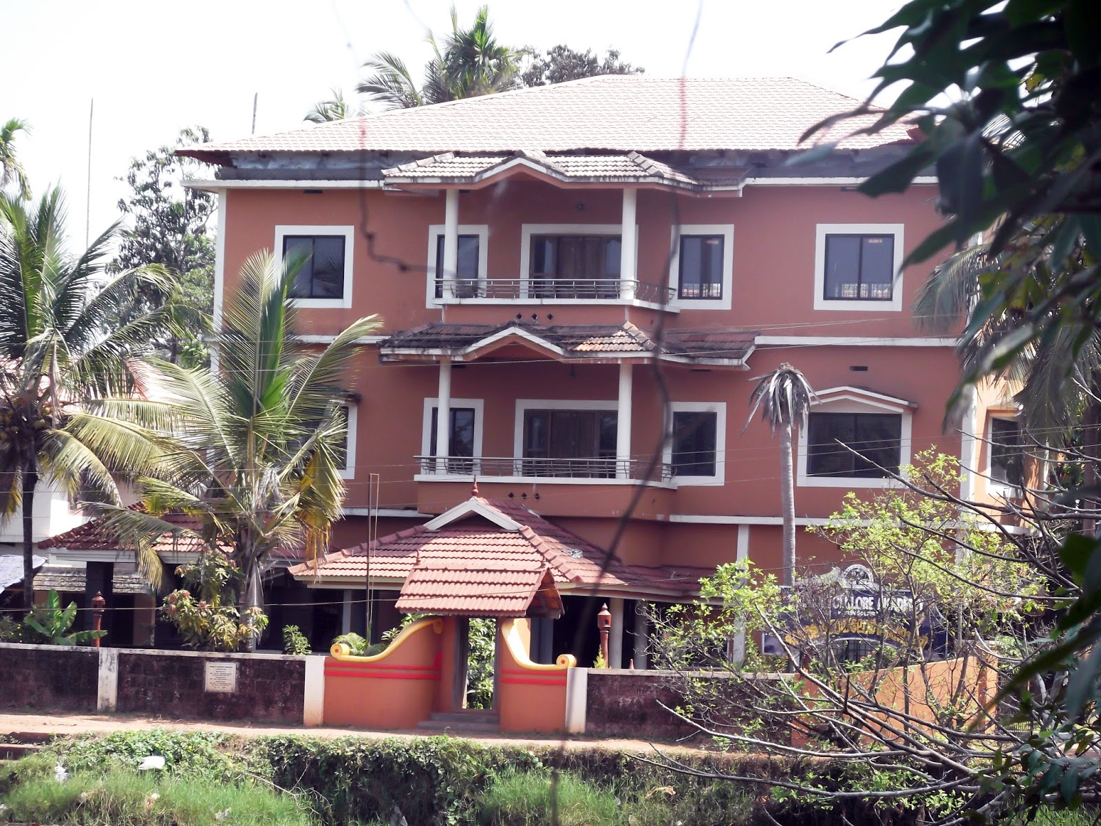 Kerala Folklore Academy ~ Welcome to the land of lords and looms