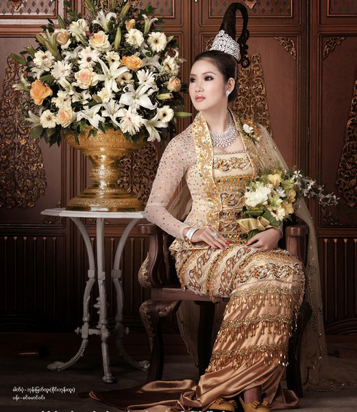 Myanmar Queen Name - Burmese beauty queen runs off with tiara after ...