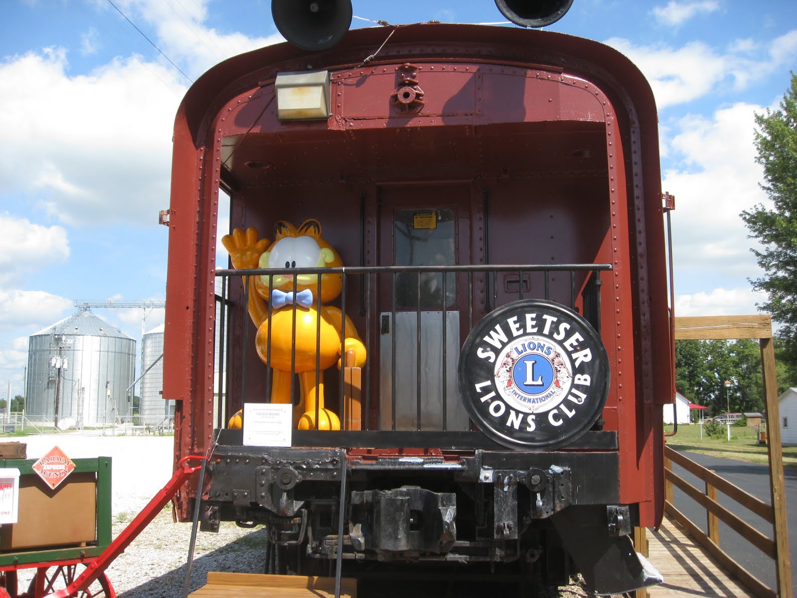 The Over The Hill Gang: Garfield Statues..Thursday August 4th and 5th, 2011