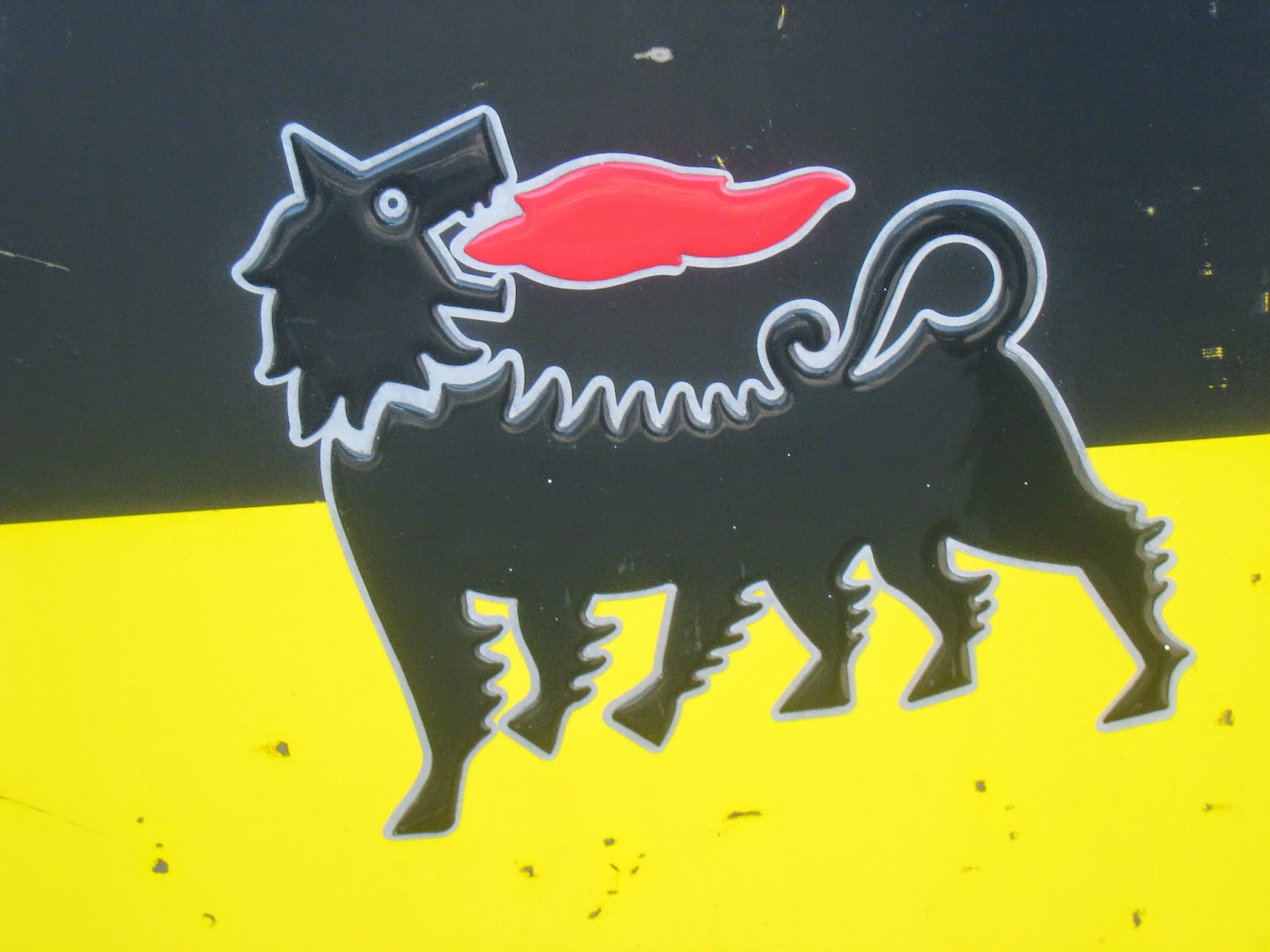 Rome the Second Time: The 6-legged dog: the story of Eni's famous logo