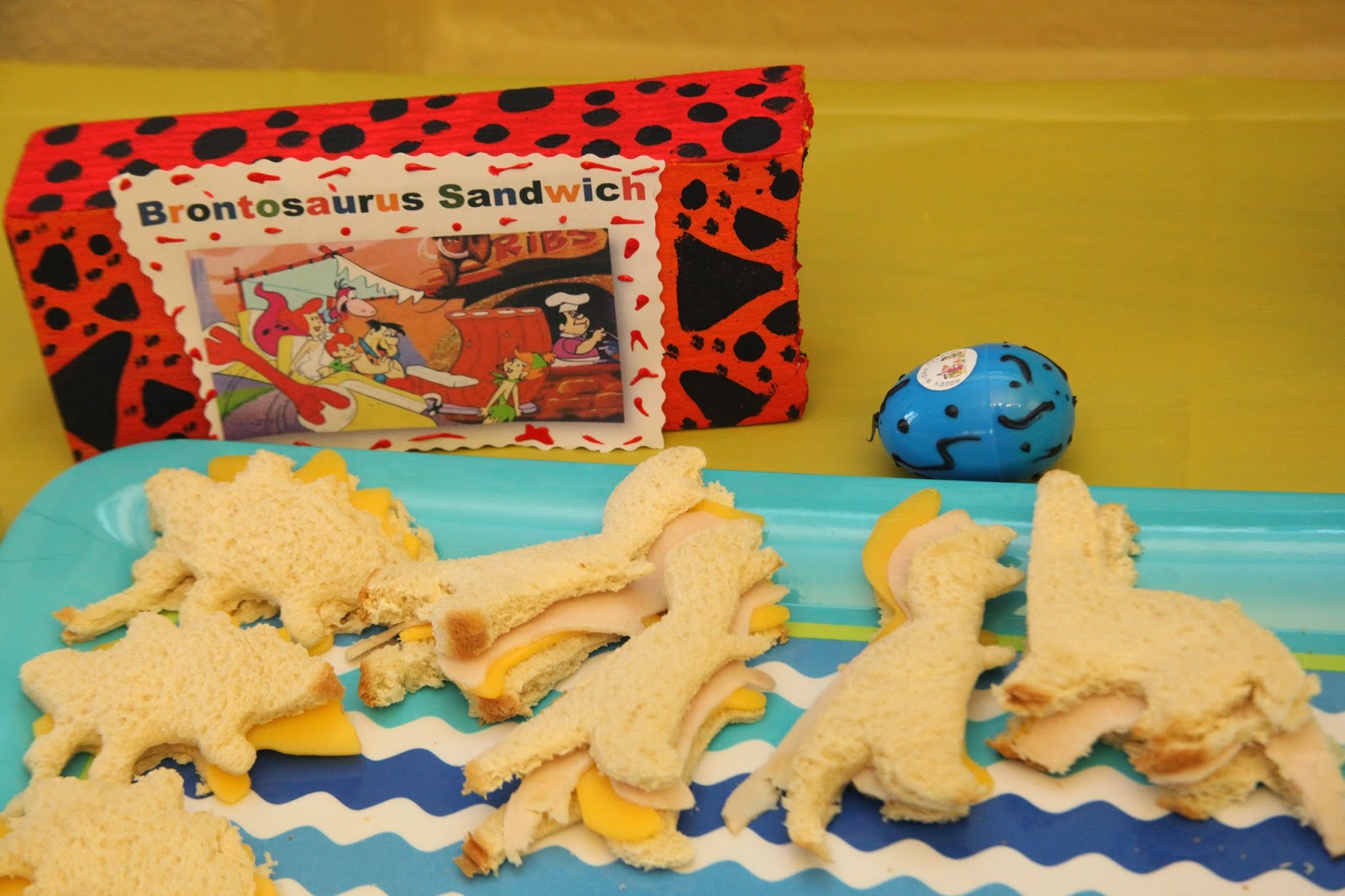 Birthdays/ Bon anniversaire: Flintstone Party for my two year old.