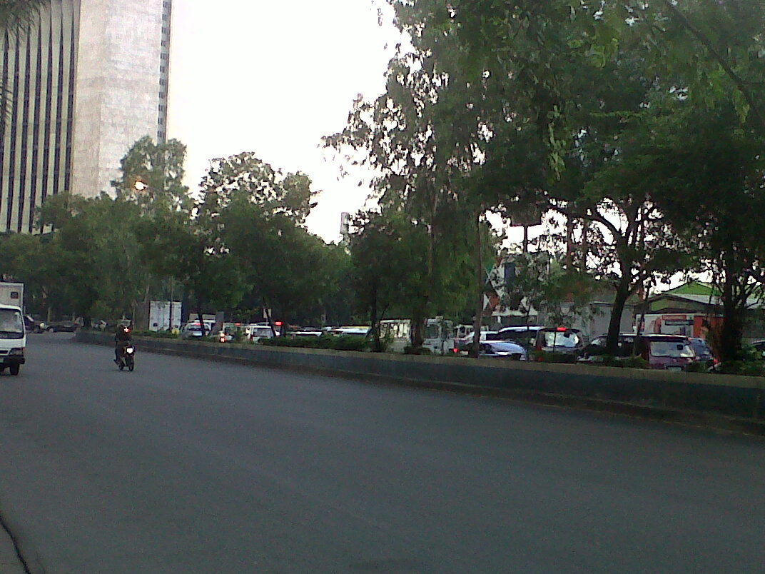 Commuter Adventures: The Busy Streets of Ortigas CBD