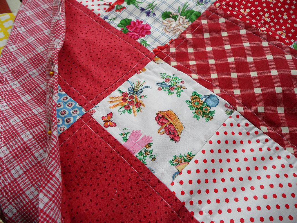 Blueberry Patch: Stash Buster Quilted Round Table Cover and a Tutorial!