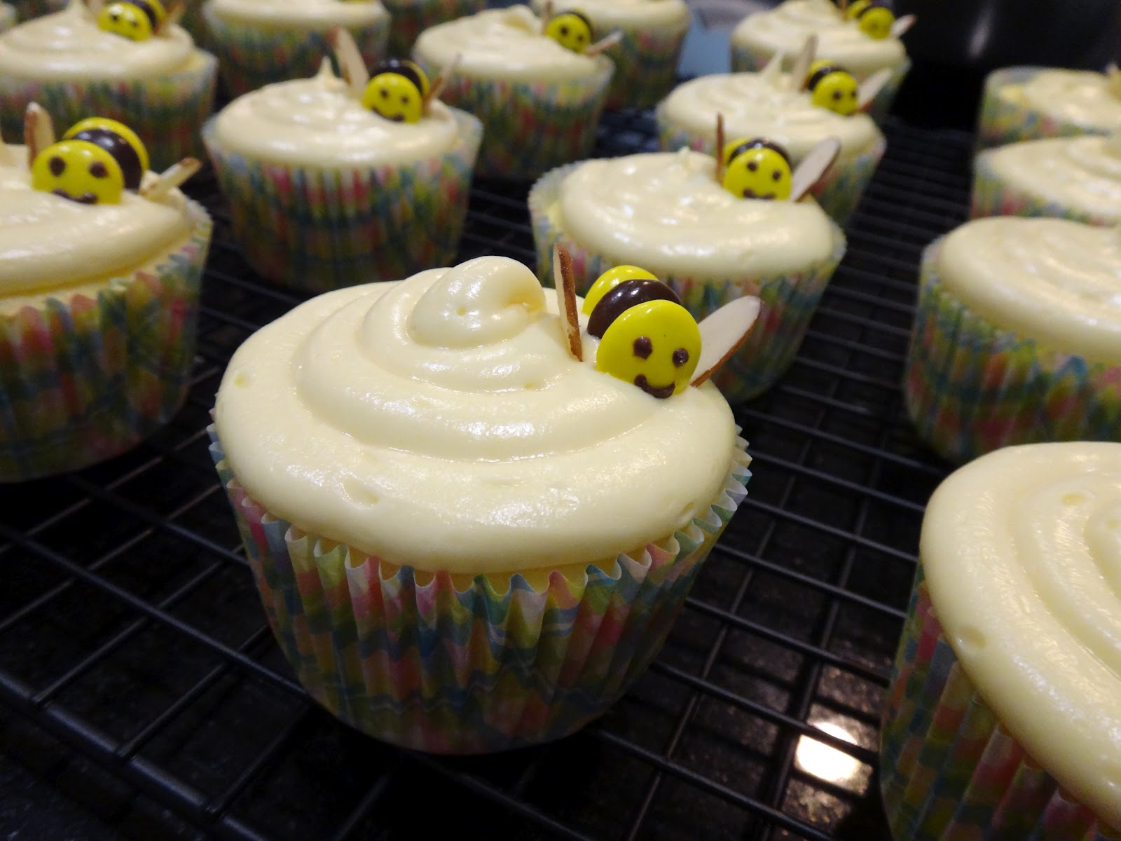 Falling in love with baking: Bumble Bee Cupcakes