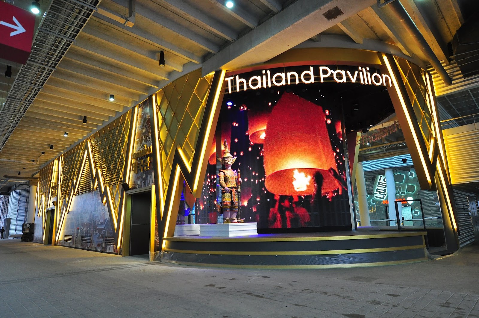 Yeony and Suny: Expo 2012 Yeosu Trial Day - Thailand pavilion