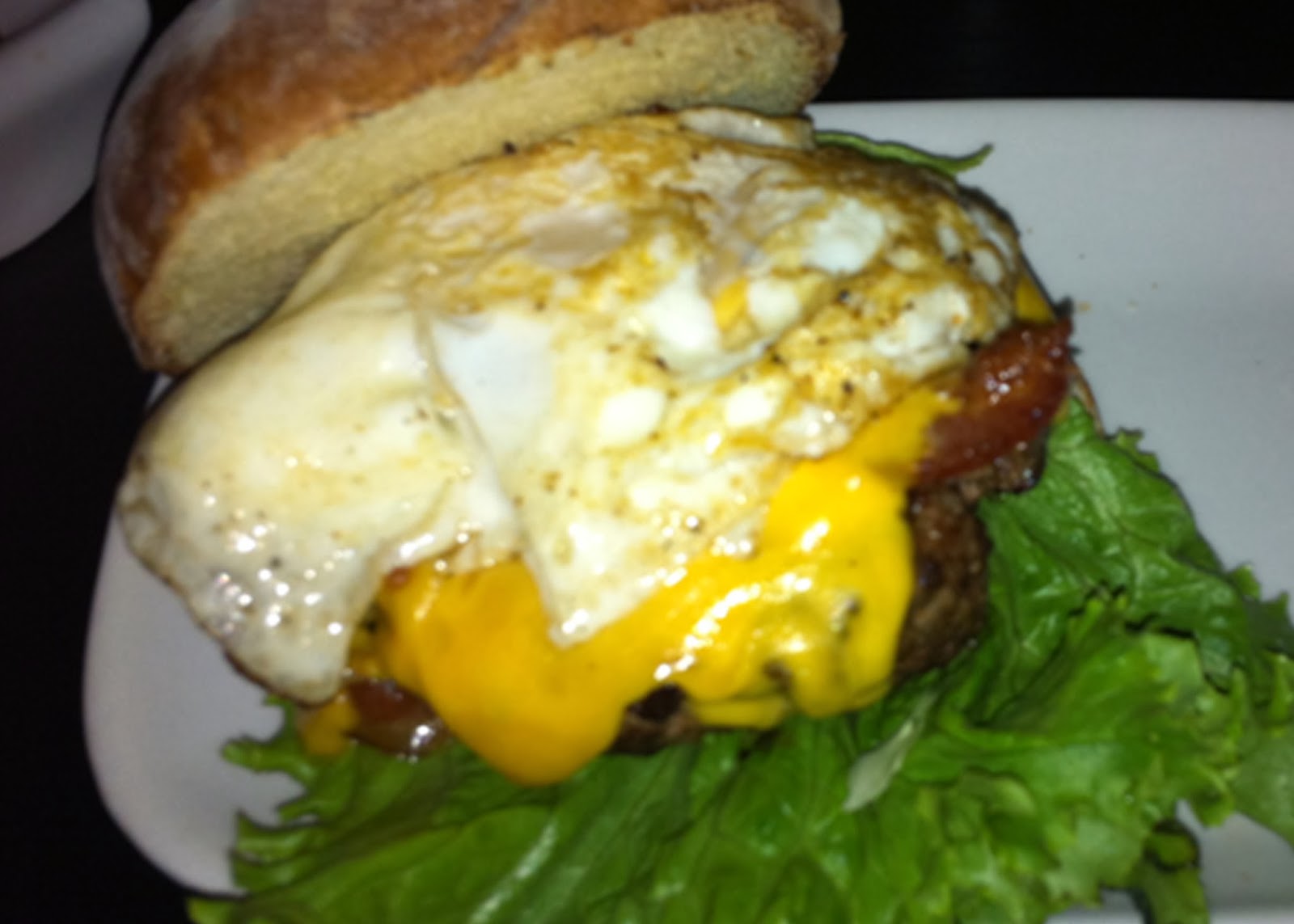 Chicago Burger Deals: Buzz - Burgers, Barrels & Beer