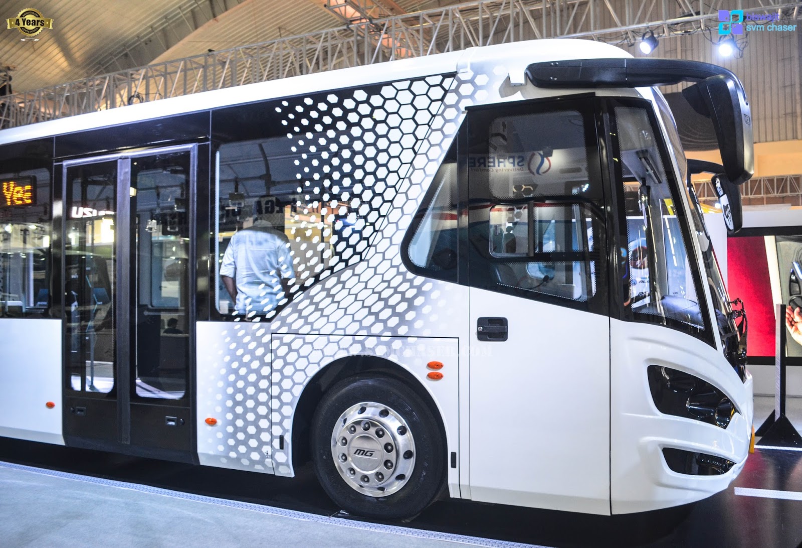 MG Columbus Tarmac Coach (Exteriors) Part 2 - Bus World India 2016 ...