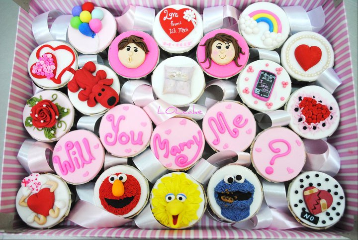 LOLcake: Marriage Proposal Cupcake