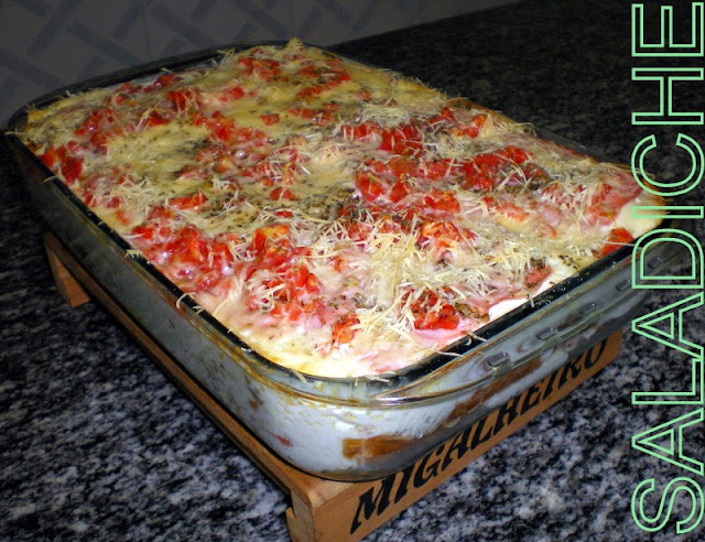 SALADICHE: SANDUÍCHE DE PÃO DE FORMA ASSADO DO SALADICHE
