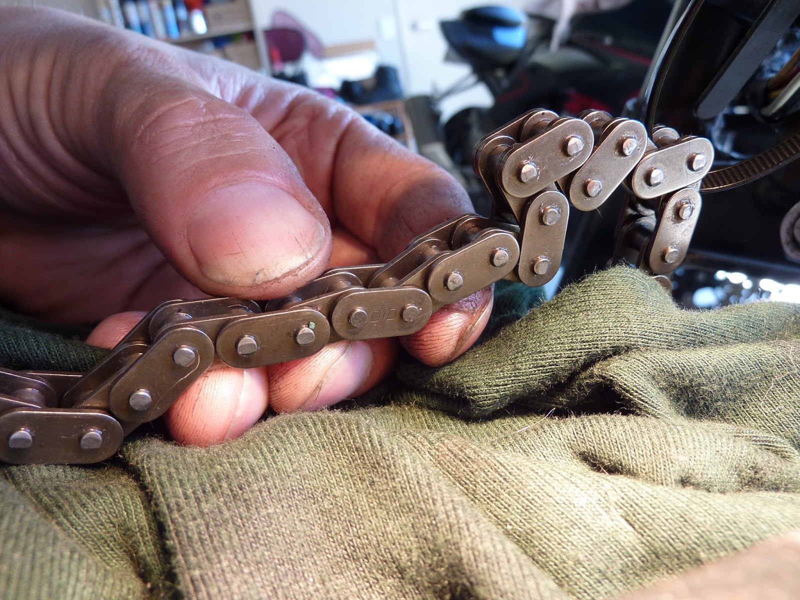 BikeTech7: How to change your camchain... or timing chain if you prefer.