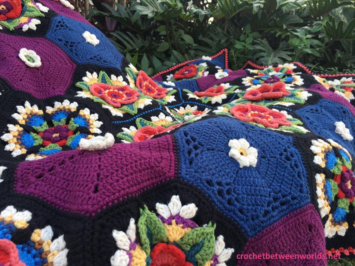Crochet between worlds: Frida's Flowers CAL - Edging and TA-DAH!