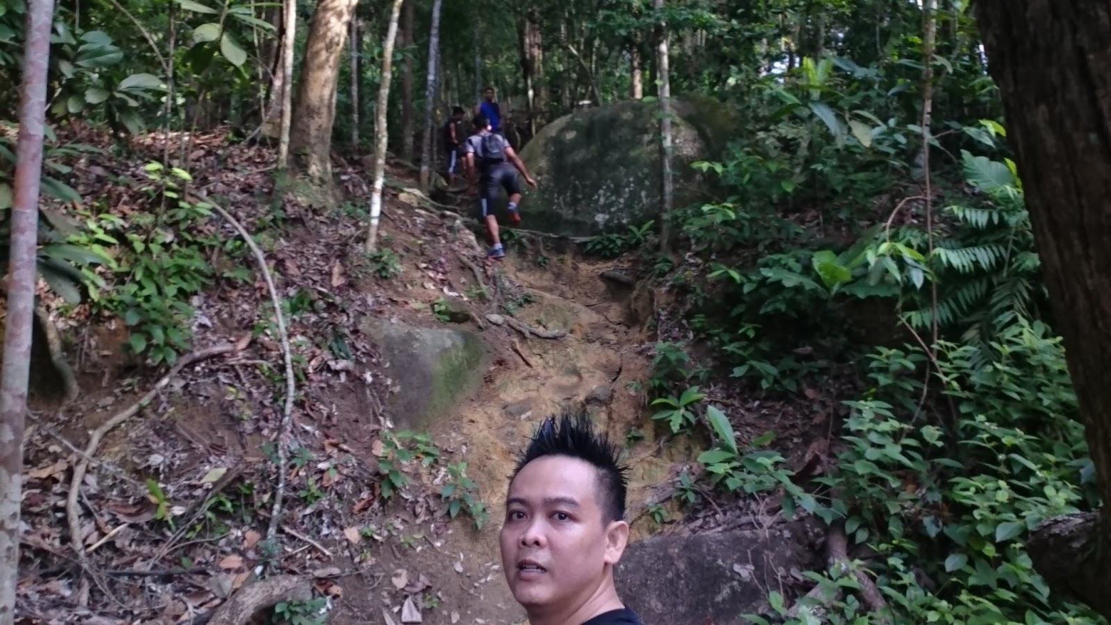 Mendaki Bukit Tokun dari empangan lama. | Dunia ku Imaginasi mu