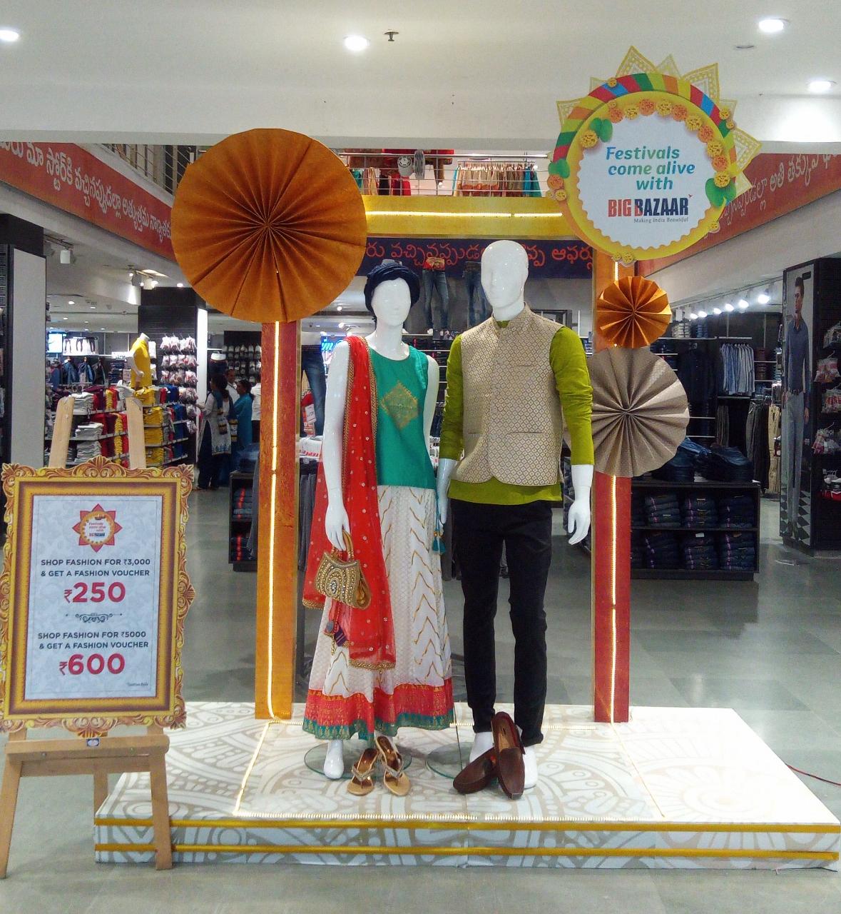 Visual Merchandising: Bigbazaar cluster, focal point and window display ...