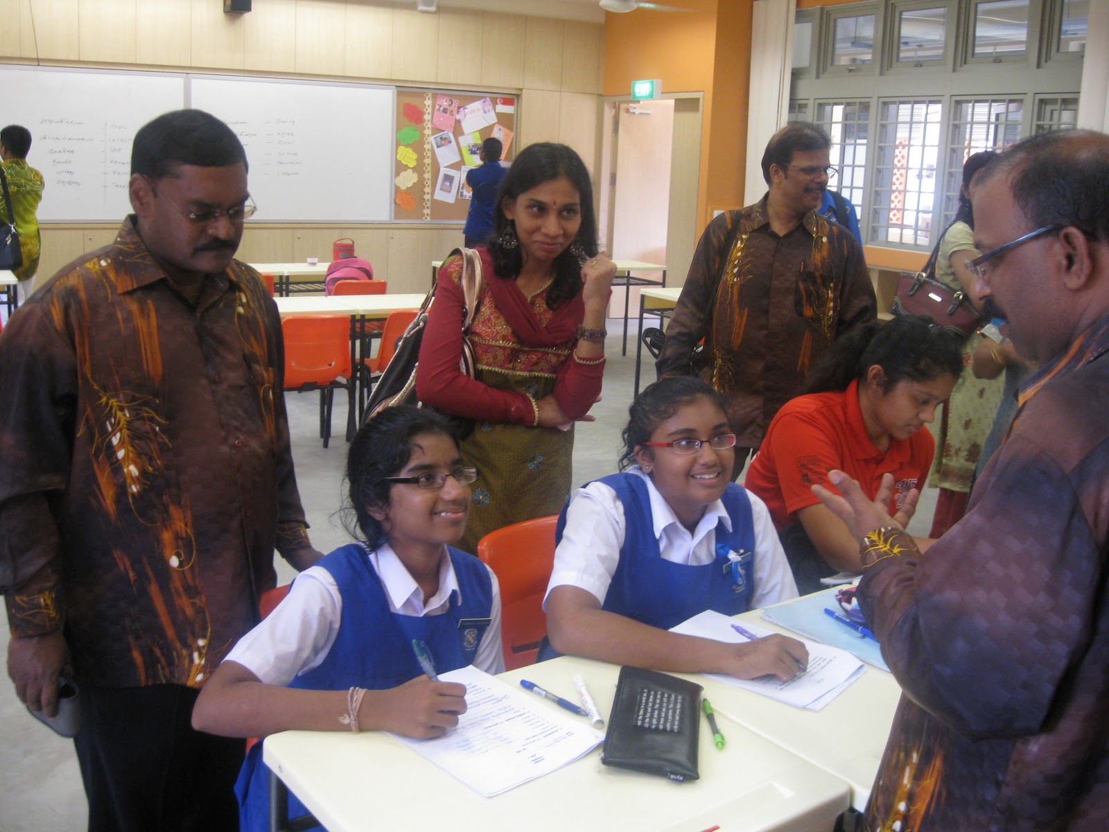 Panitia Bahasa Tamil SMK Chaah: "Benchmarking" ke Singapura - Umar ...