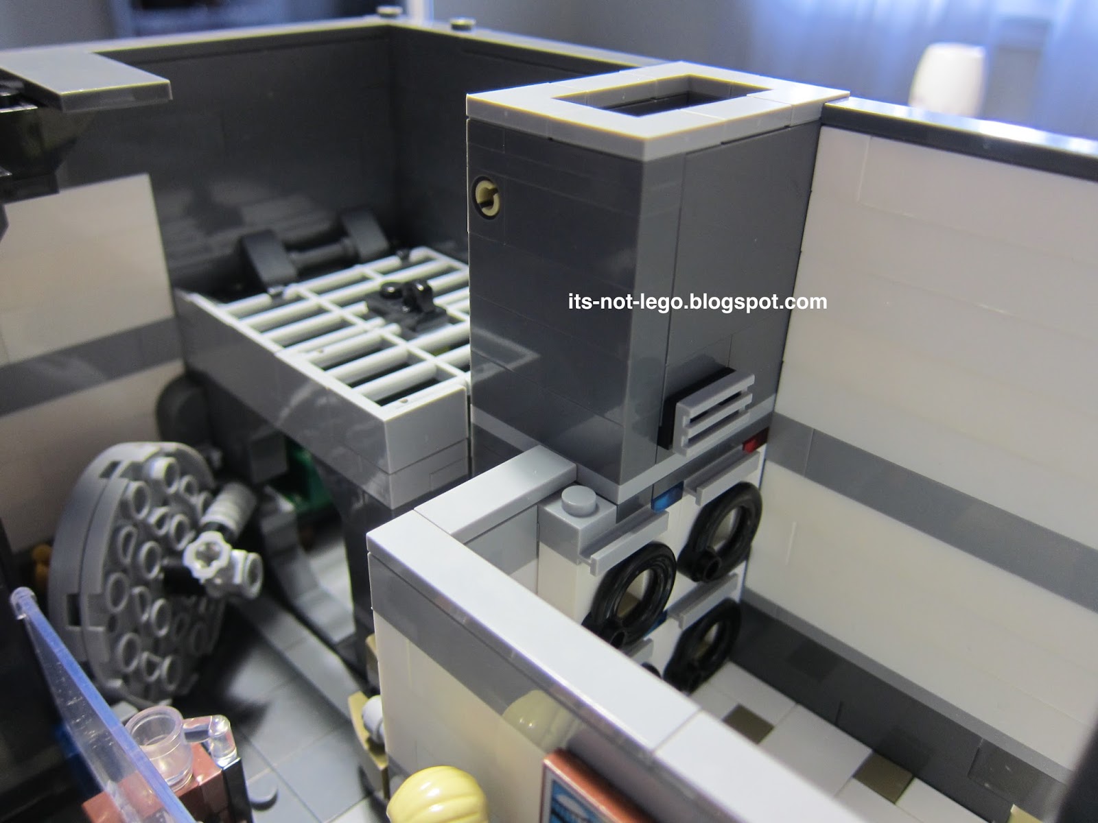It's Not Lego: Lepin 15001 Not Lego Brick Bank Set Review - Part One
