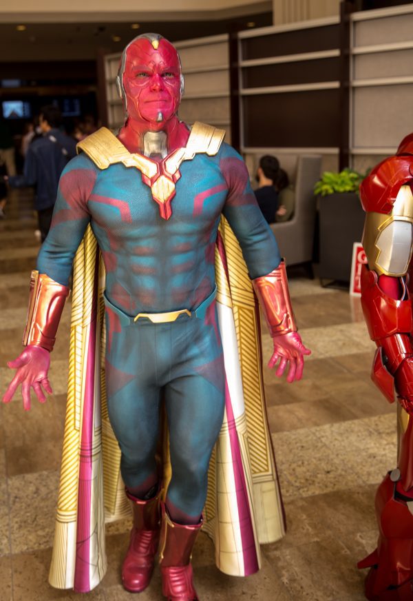 SUPERHÉROES DEL FUTURO PASADO: COSPLAY THE VISION