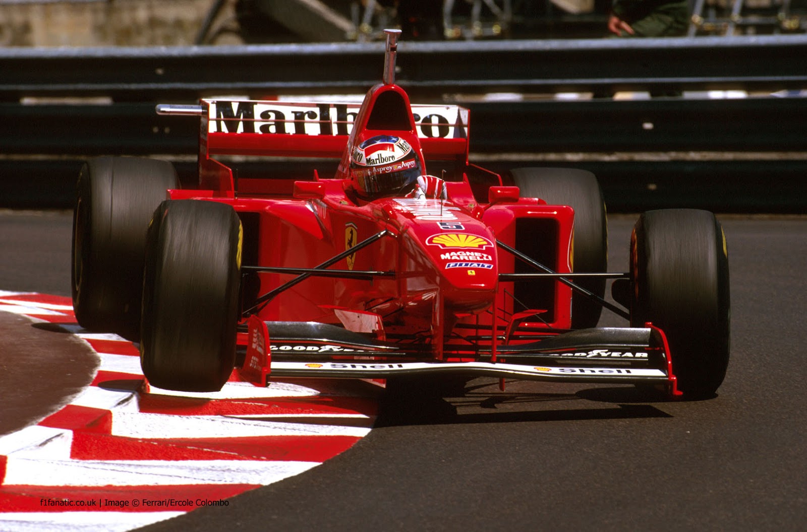 Ferrari extiende su matrimonio con Marlboro