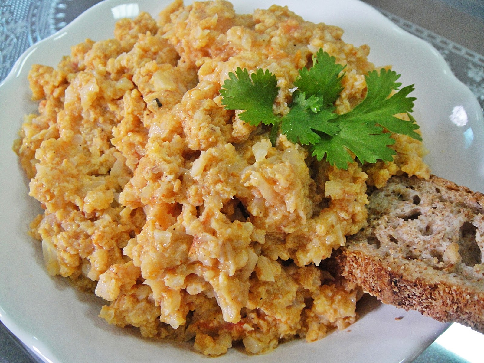 Maryam's Culinary Wonders: 1082. Qatari Cauliflower-Tomato Eggs