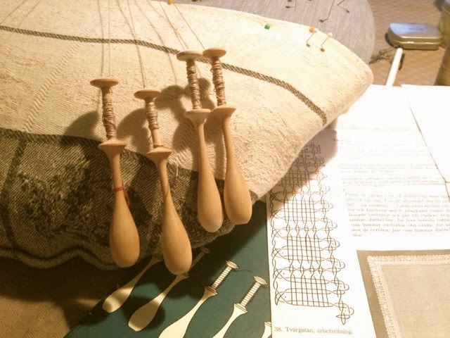 stickat och vrickat: Korsning, vridning, korsning, vridning