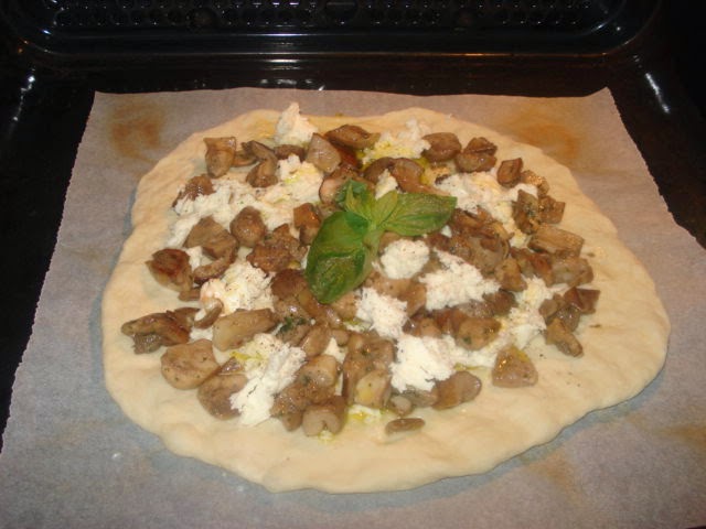 Pizza with Porcini mushrooms (Pizza ai funghi porcini)