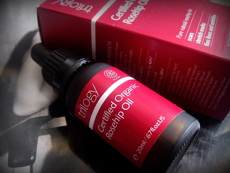 Lipstick Attack: Trilogy šipkovo ulje