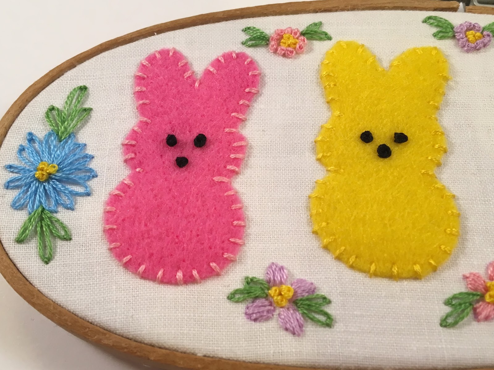 feeling stitchy: MooshieStitch Monday: Little Felt Peeps