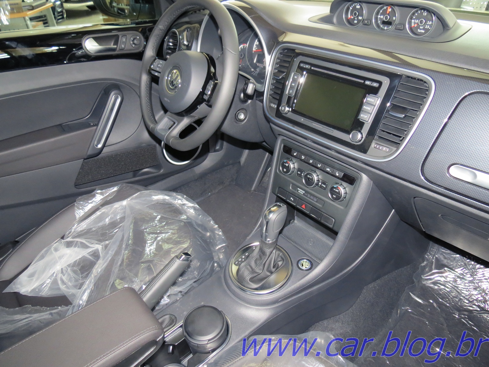 Volkswagen Fusca 2.0 Turbo 2013 chega às concessionárias com preço de R ...