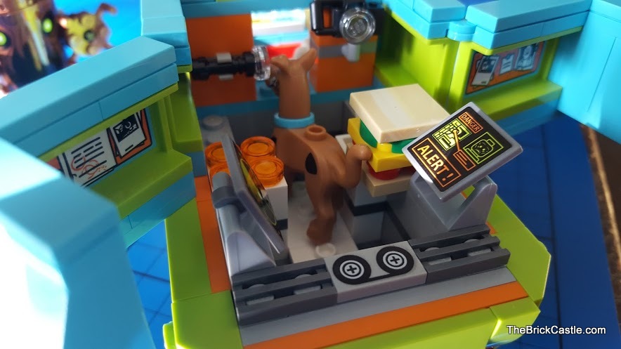 The Brick Castle: The LEGO Scooby Doo Mystery Machine set 75902 review