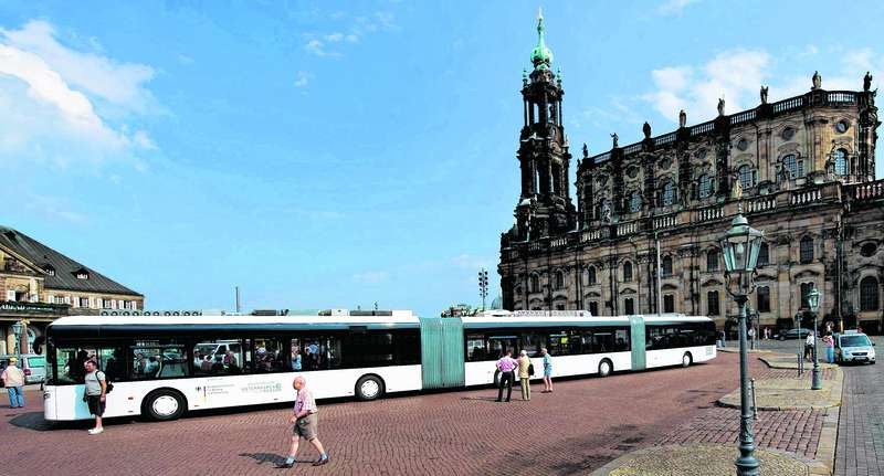 El autobús más grande del mundo tiene capacidad para 256 personas y ...