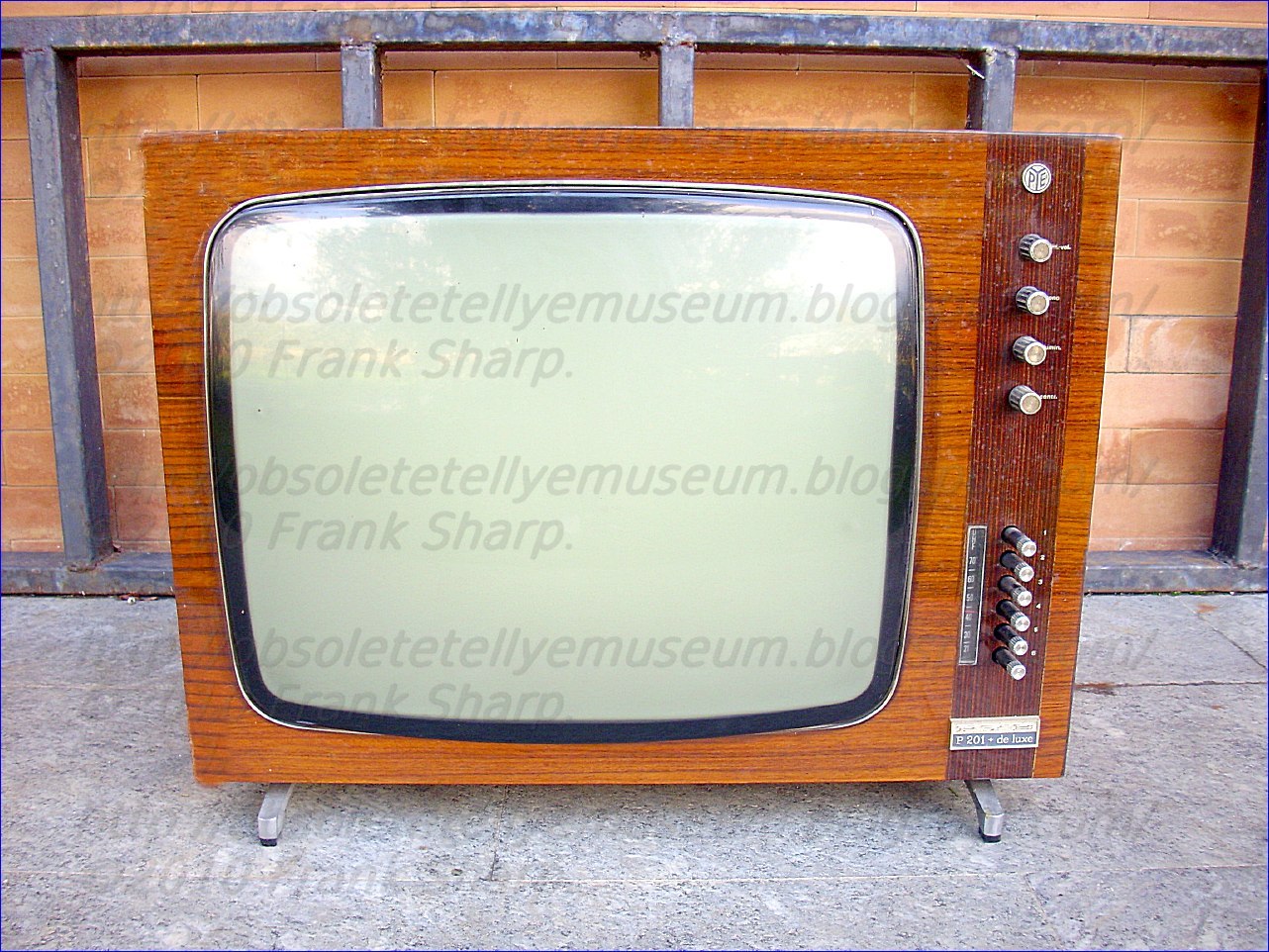 Obsolete Technology Tellye !: PYE P201 DE LUXE (PHILIPS I20T603) YEAR 1967.