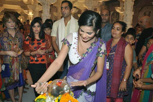 Poonam Pandey Latest Hot Navel Show Stills in Saree - Hot Blog Photos