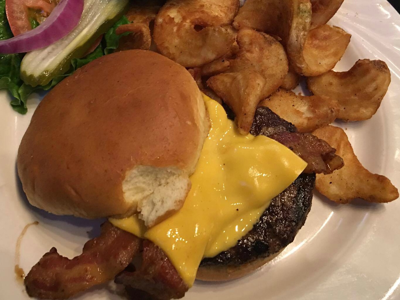 Wicked Willie's Celebrates National Hamburger Month! 🍔