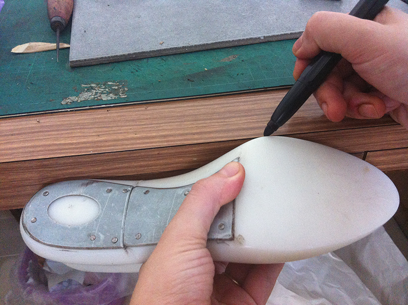 MAKING SHOES : shoemaking pattern