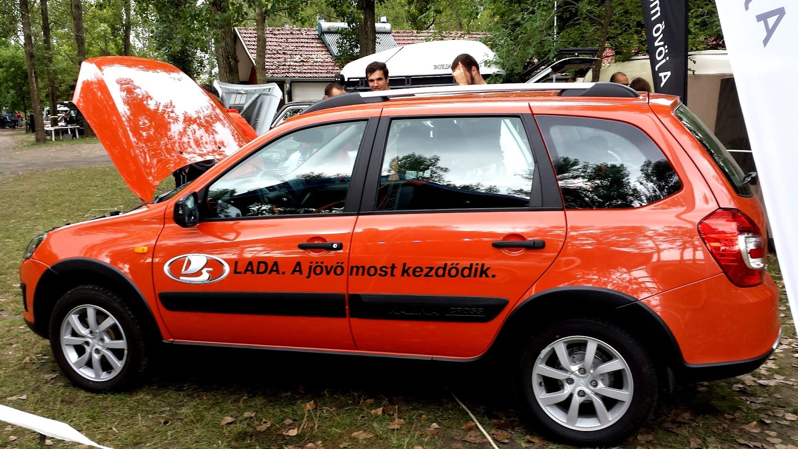 Már itthon is kapható a legújabb LADA, 2 millió forintba kerül - Utcazaj