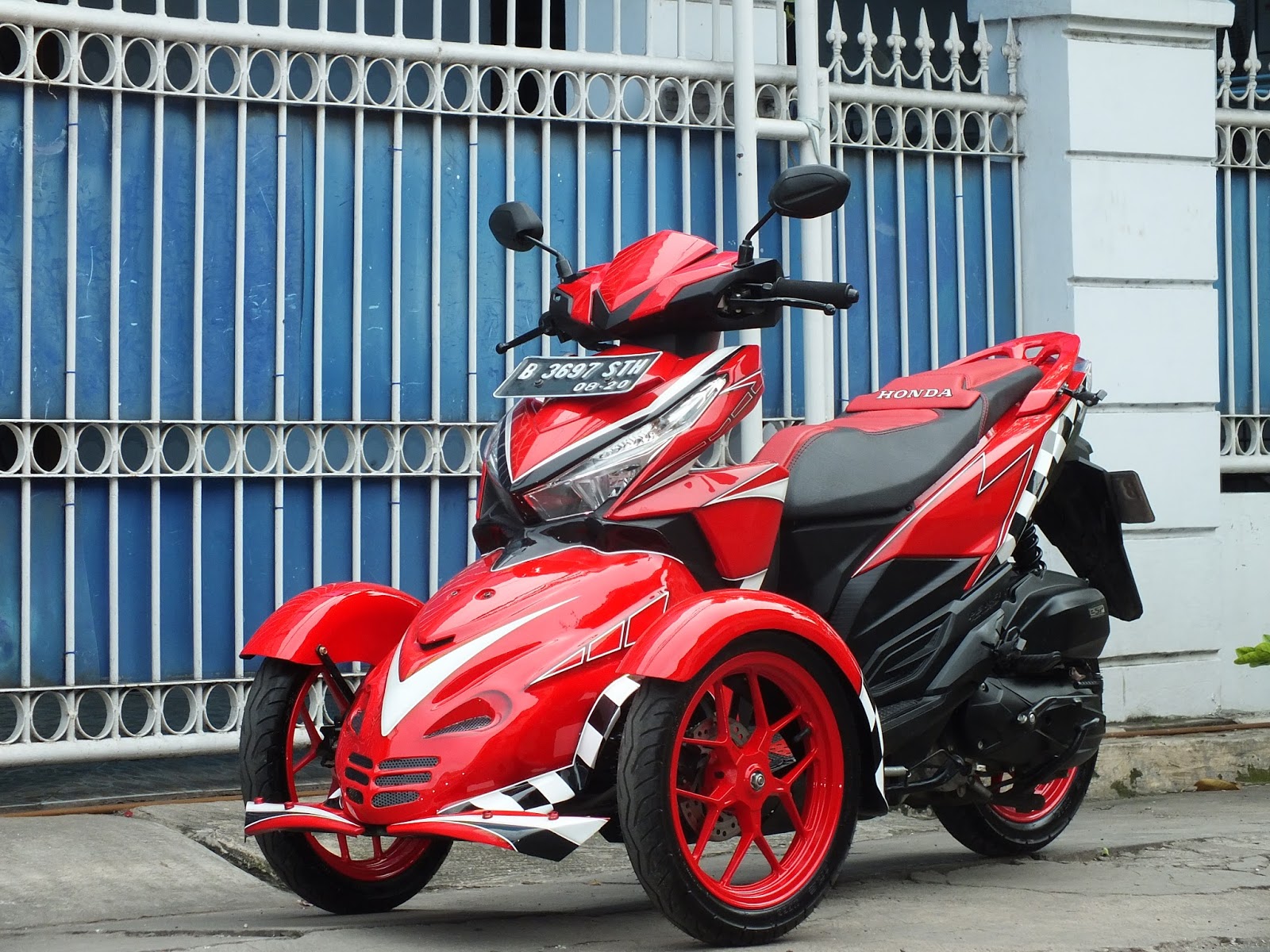 Ngecat MOTOR: HONDA VARIO 150 CUSTOM PAINT Pesanan Mr. Glean AMBON ...