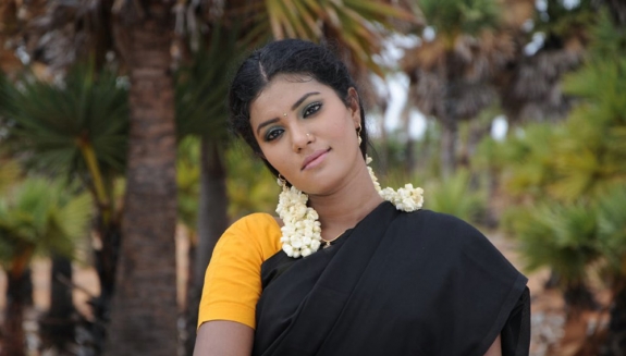 Karisalpattiyum Gandhinagarum Movie Photos - Hot PHOTOSHOOT Bollywood ...