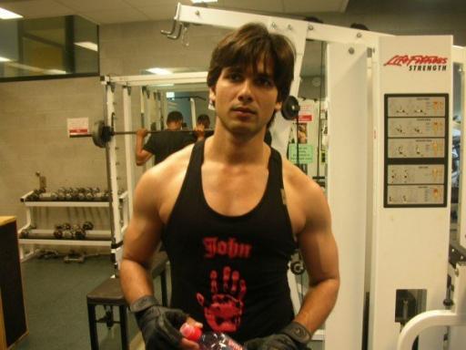 Make Body With Us: Shahid kapoor workouts and diet