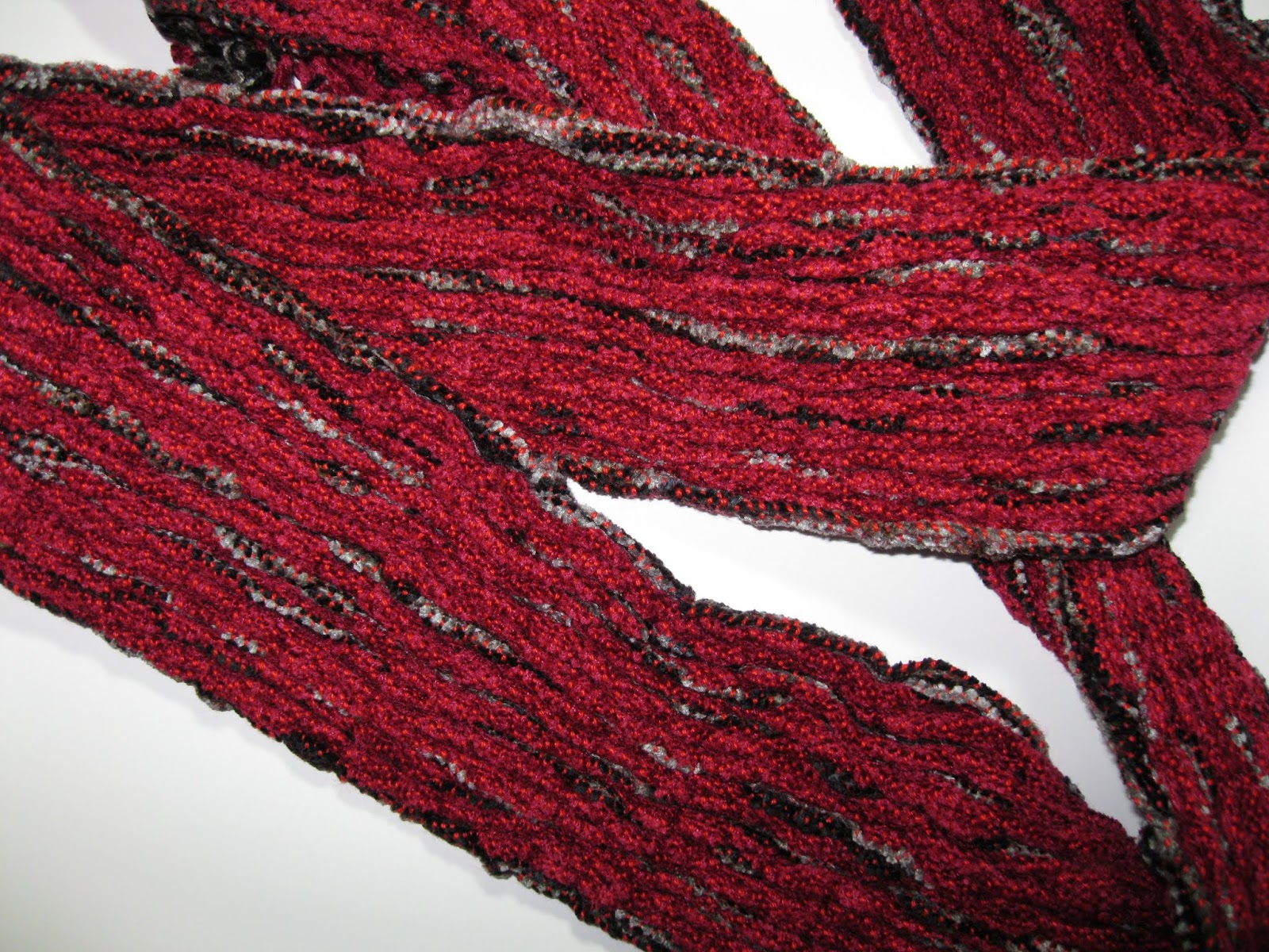 Fiber pixels: Chenille Crimp in Red