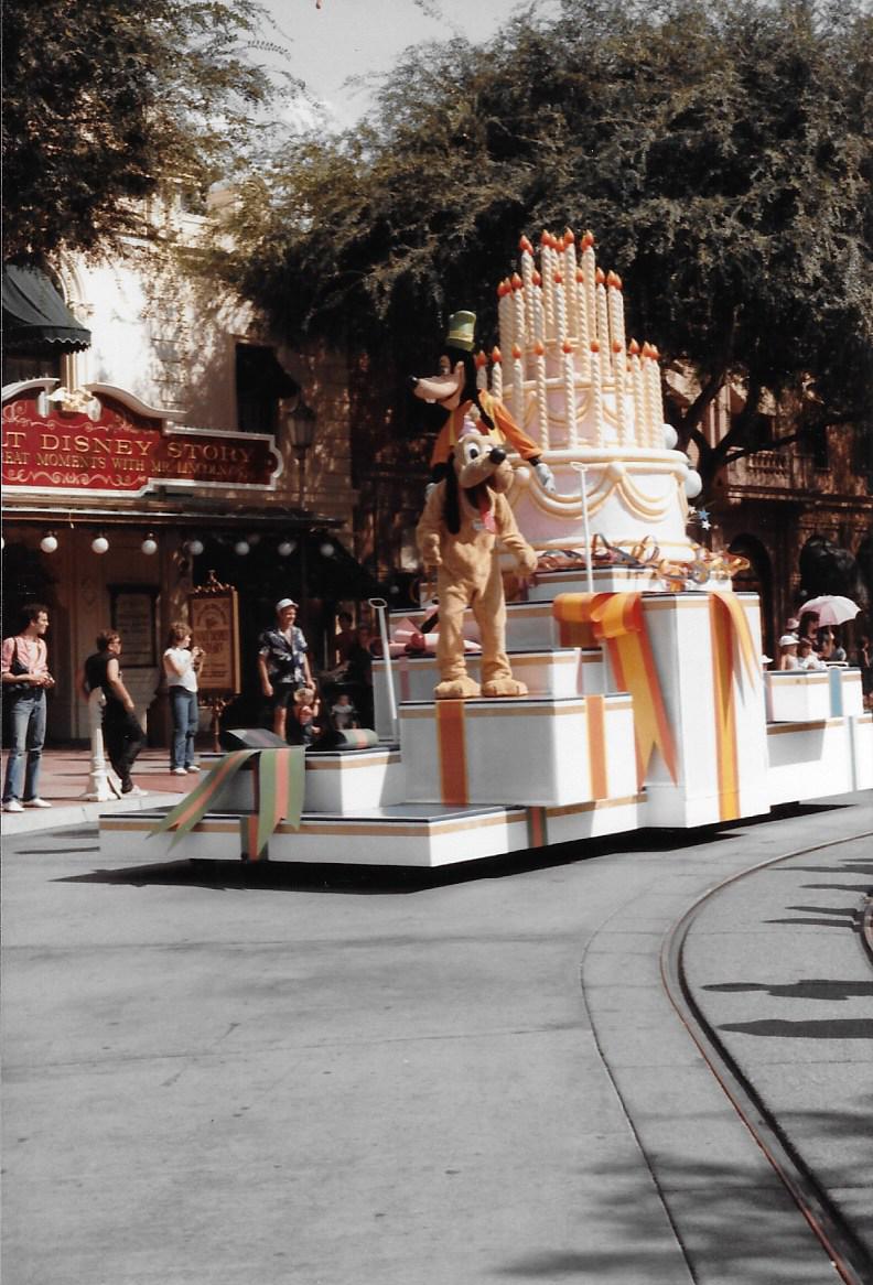 Myatt's Disneyland Info: Disneyland Parades Through the Years
