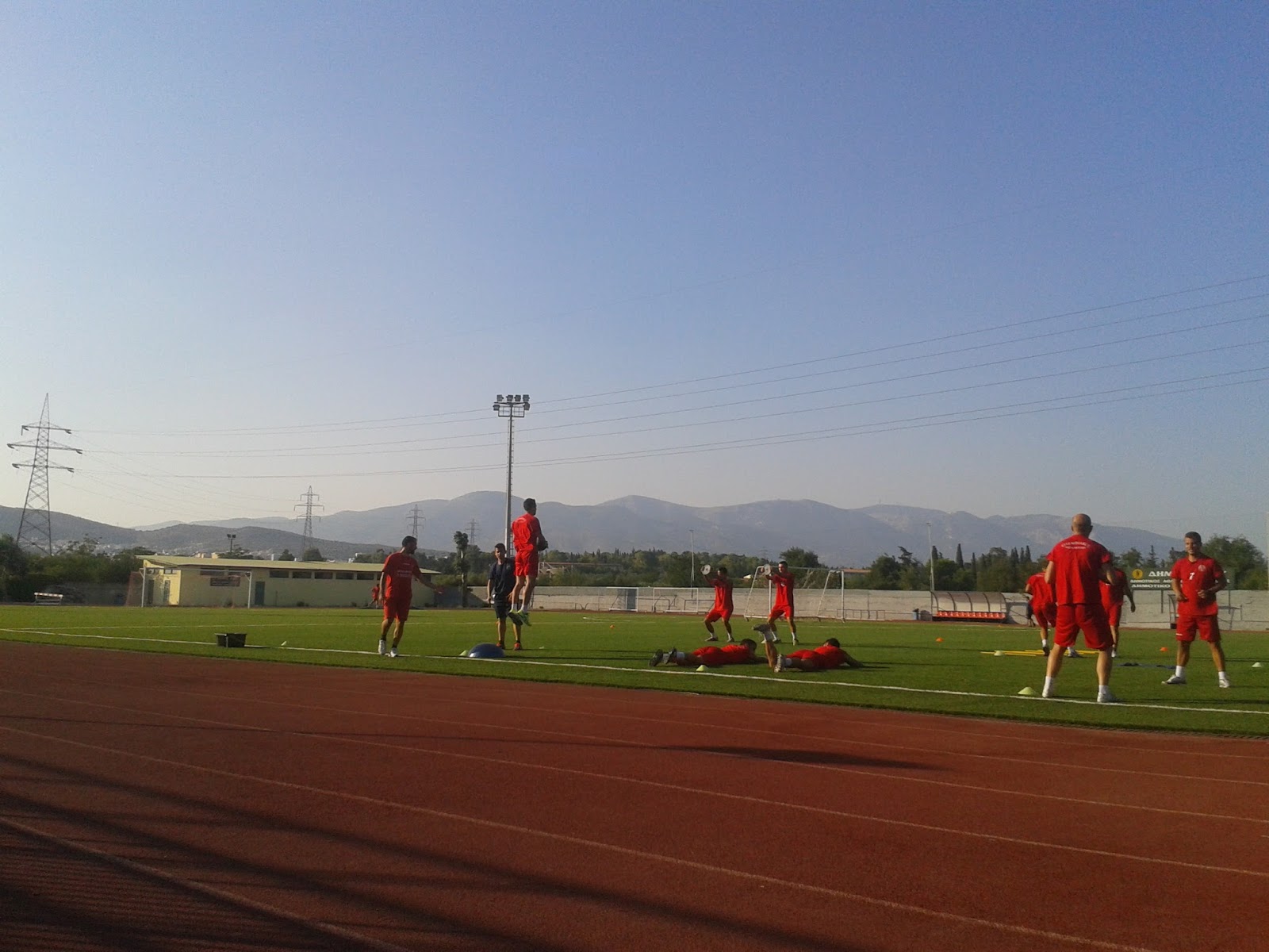 Olympiakos liosion f.c: Συνεχίζονται οι προπονήσεις.