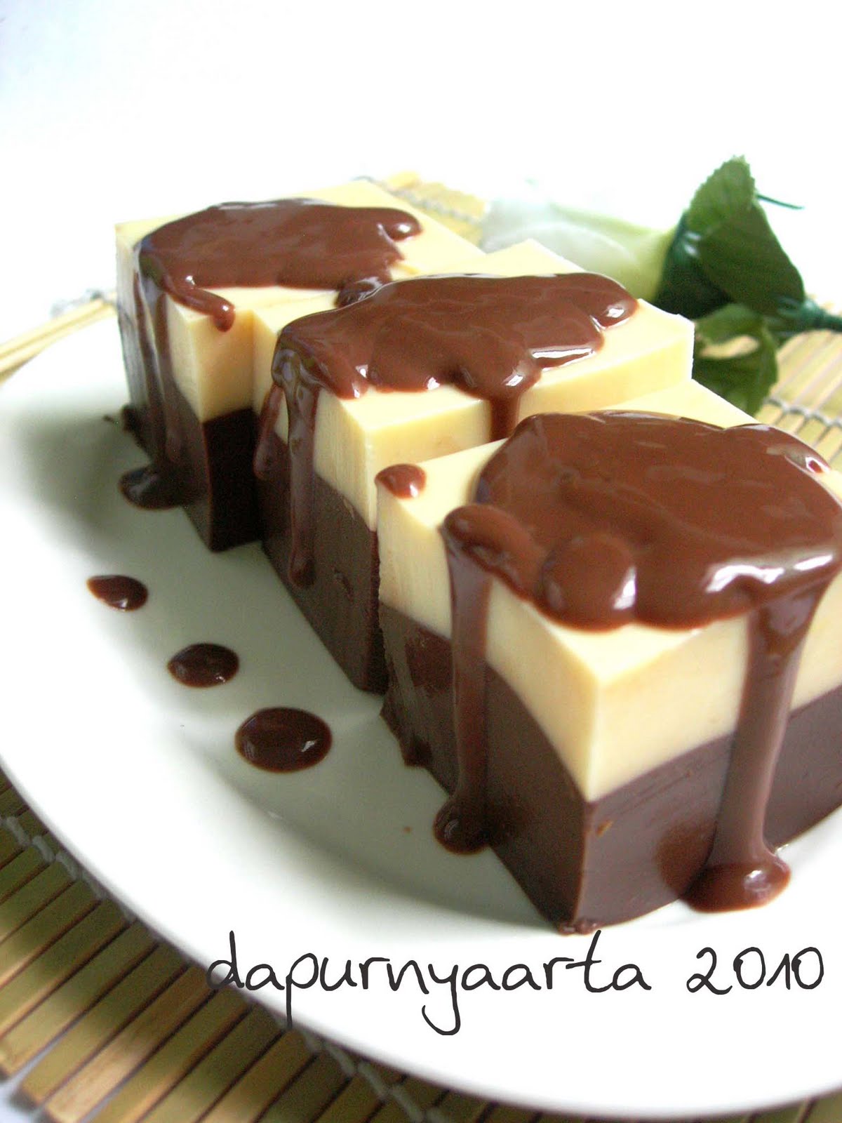 Dapurnya Arta: Puding Cokelat Dua Rasa