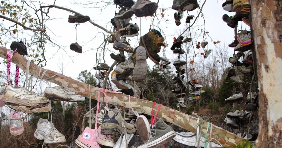 The Carpetbagger: Shoe Tree of Cherokee, AL - The end of a Journey