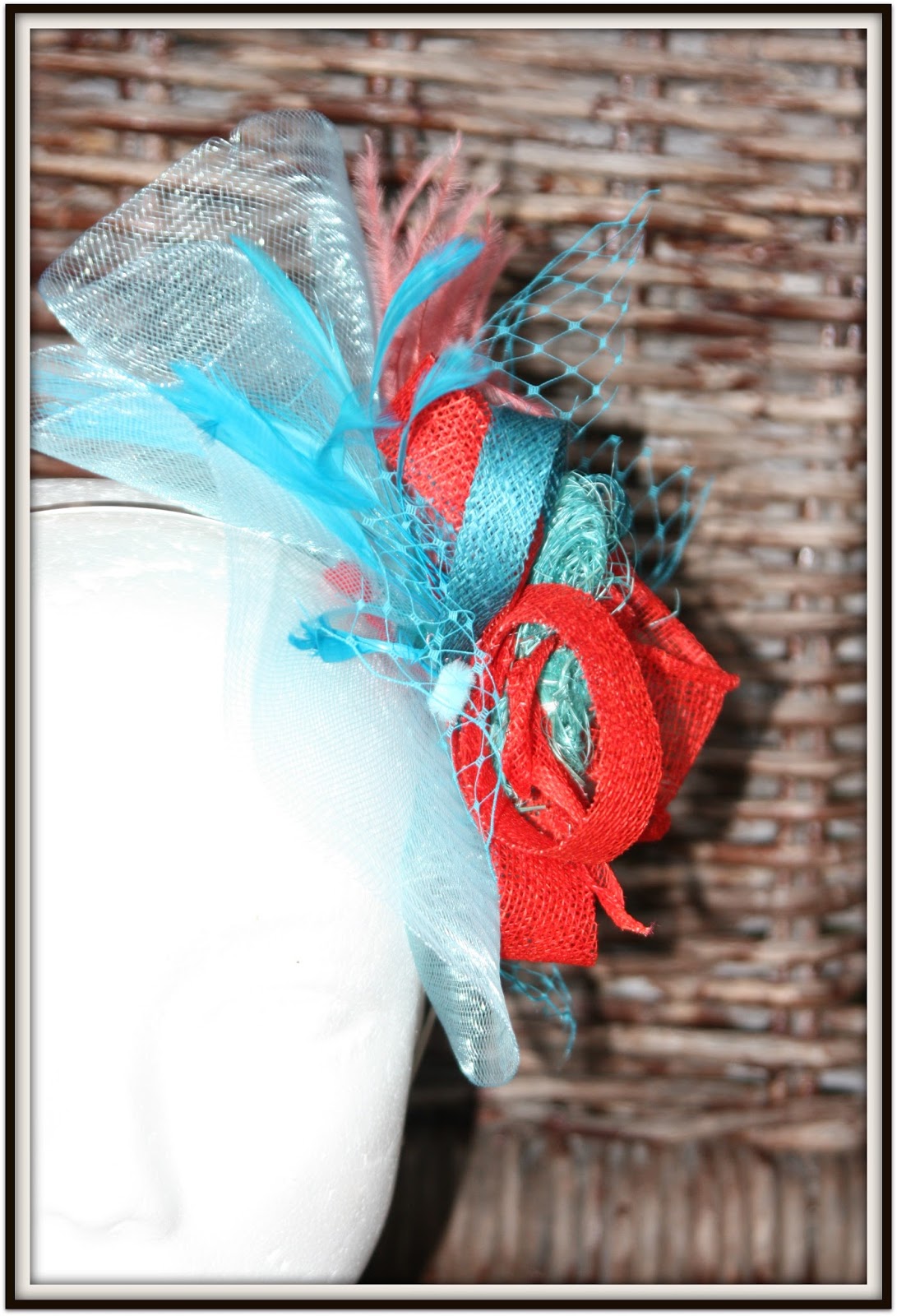 Sandunga Complementos: TOCADOS: Azul turquesa y rojo, bonita combinación